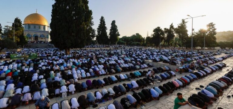 Why Do Muslims Pray To The East - Religious Question